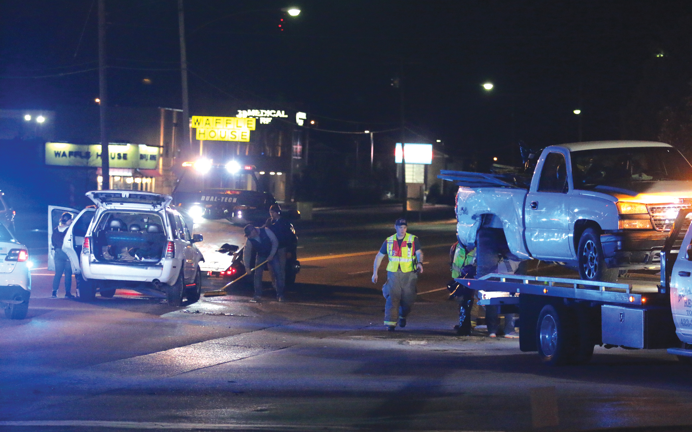 Late evening accident snarls traffic in front of Walmart | Elizabethton ...