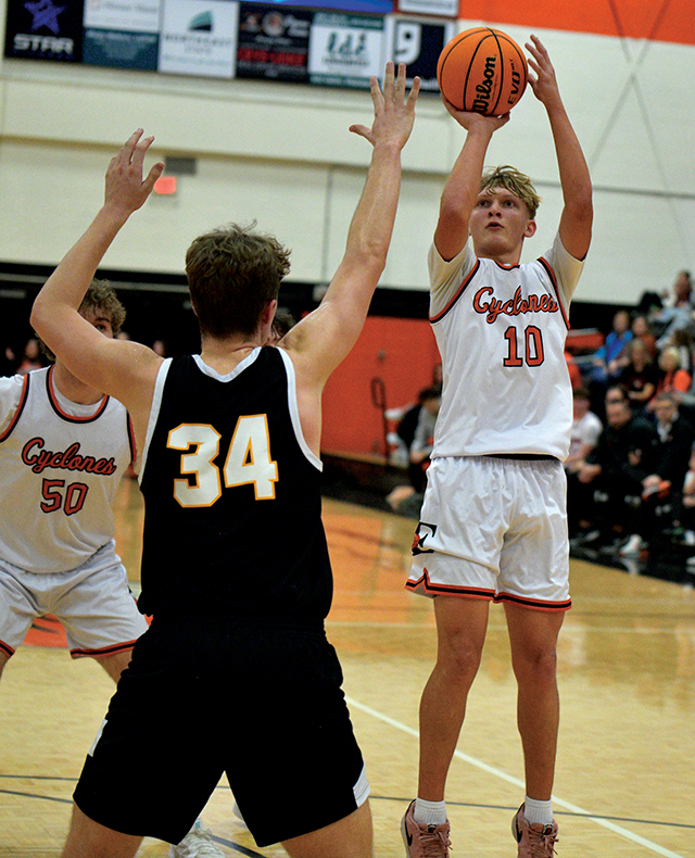 Cyclones stave off Crockett down the stretch for Region 1-3A win ...